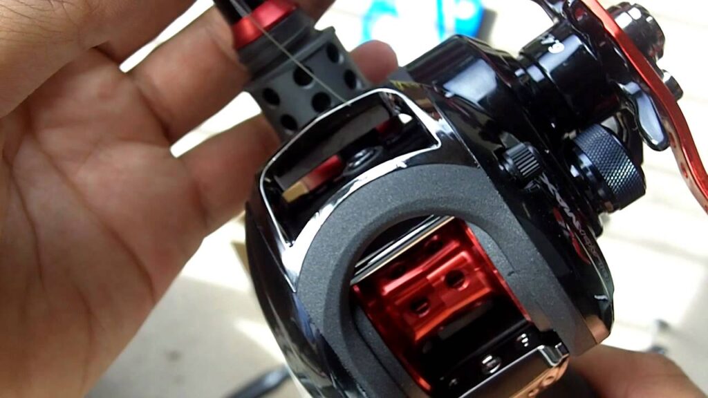 How to Cast a Baitcasting Reel for Beginners: Expert Tips - BackCast ...